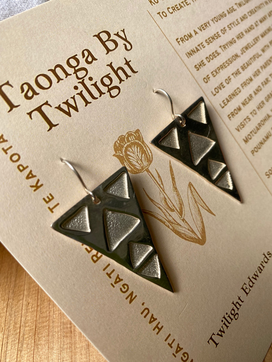 Taonga By Twilight- Triangle – InnoNative
